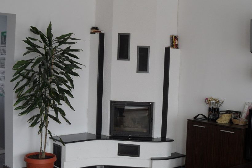 Amenajare livinguri moderne cu semineu | Infocasa